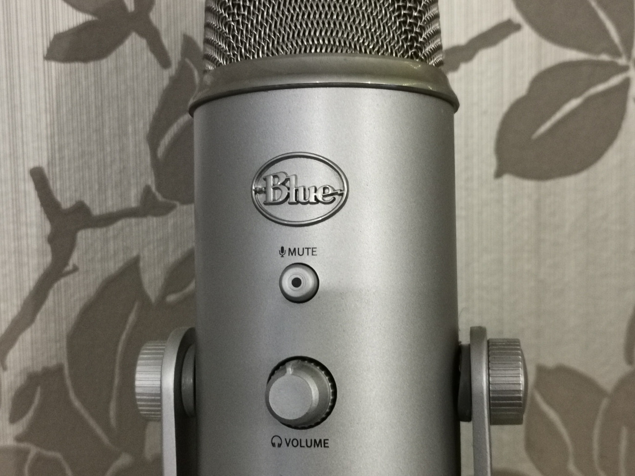 Rent Blue Yeti USB Streaming Gaming Podcast PC Microphone-Silver from ...
