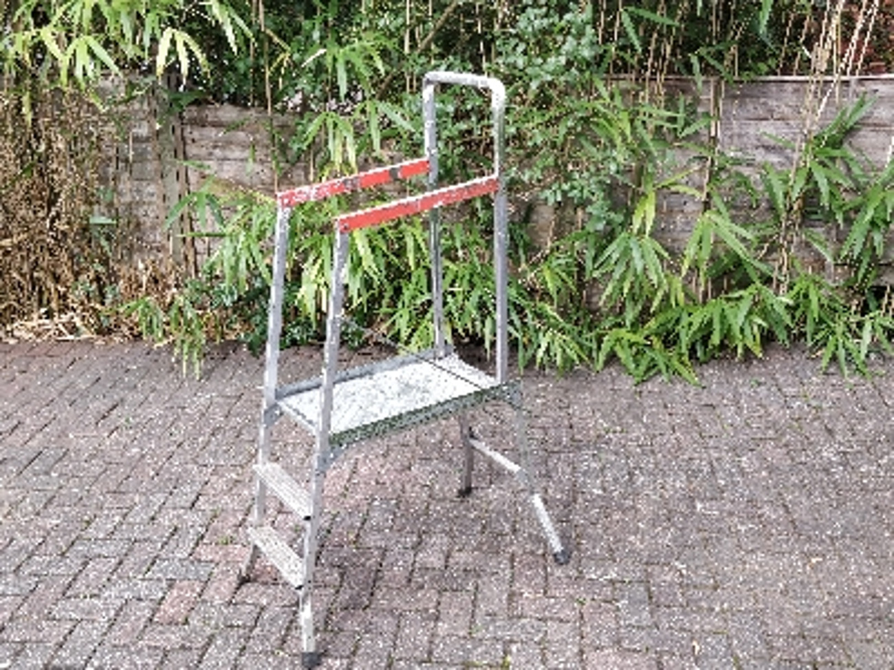 Rent Decorating platform ladder from Rob Leighton Linslade South Central Bedfordshire for 3 7 day