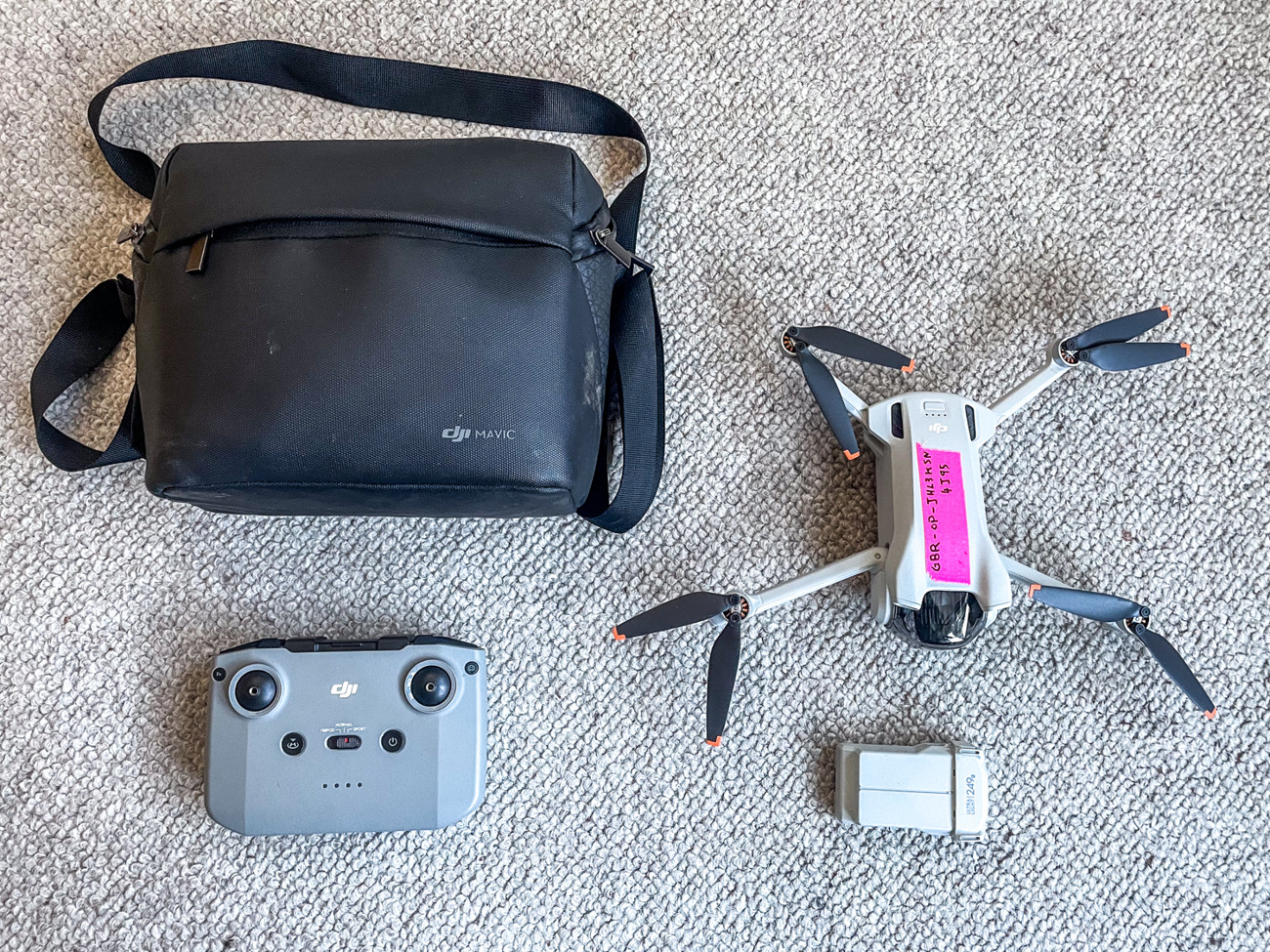 Rent DJI Mini 3 (249g) - 2x Batteries from Michas V, Rushey Green ...