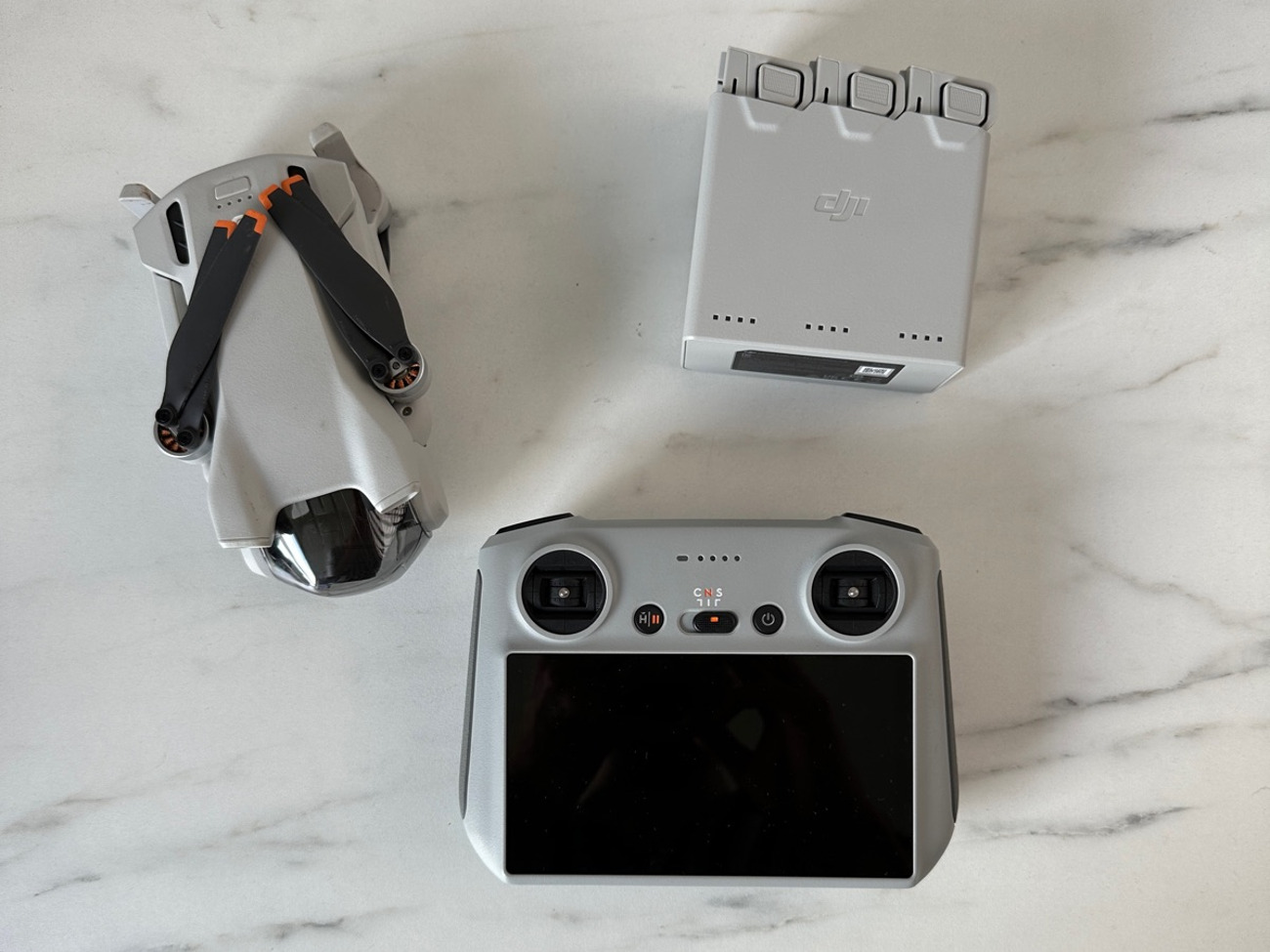 Rent DJI MINI 4 PRO DRONE COMBO from Sebastien J, Norreys, Wokingham ...