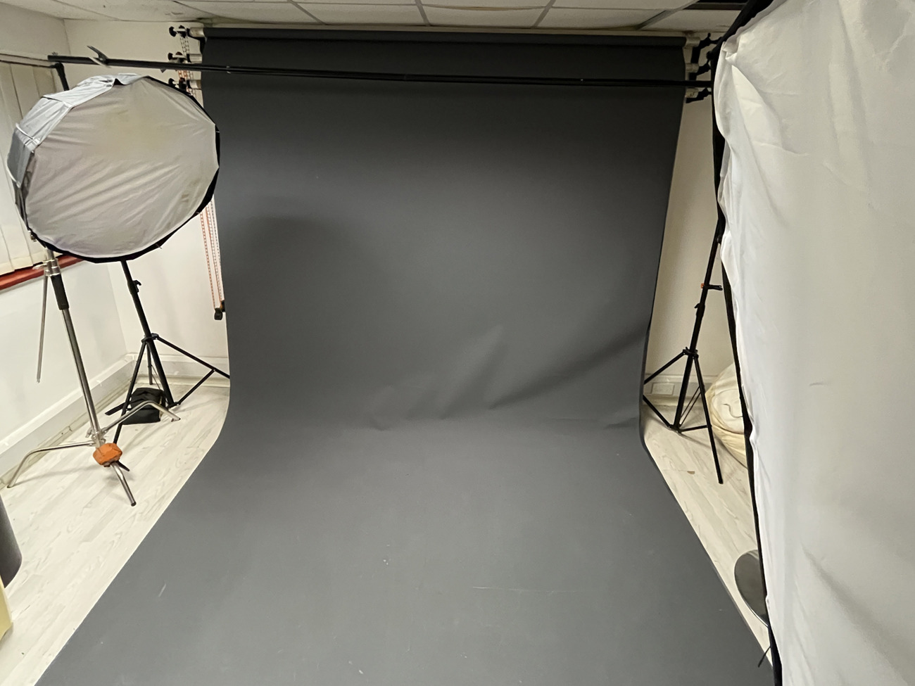 Rent Photography Studio Space with 3 lights & 4 backgrounds from ...