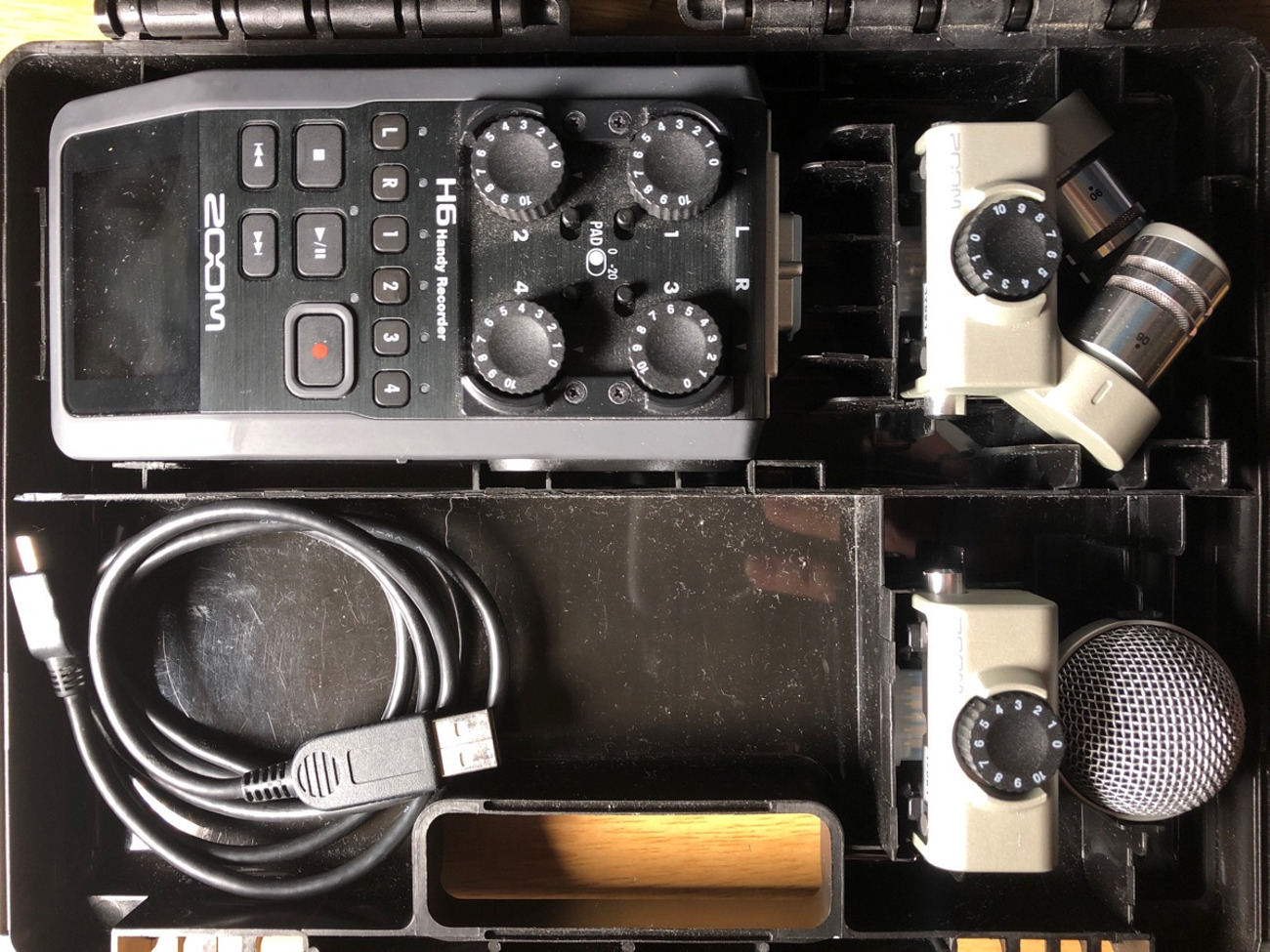 Rent Zoom H6 + battery pack + 32gb sd card from Jiva H, West Finchley ...