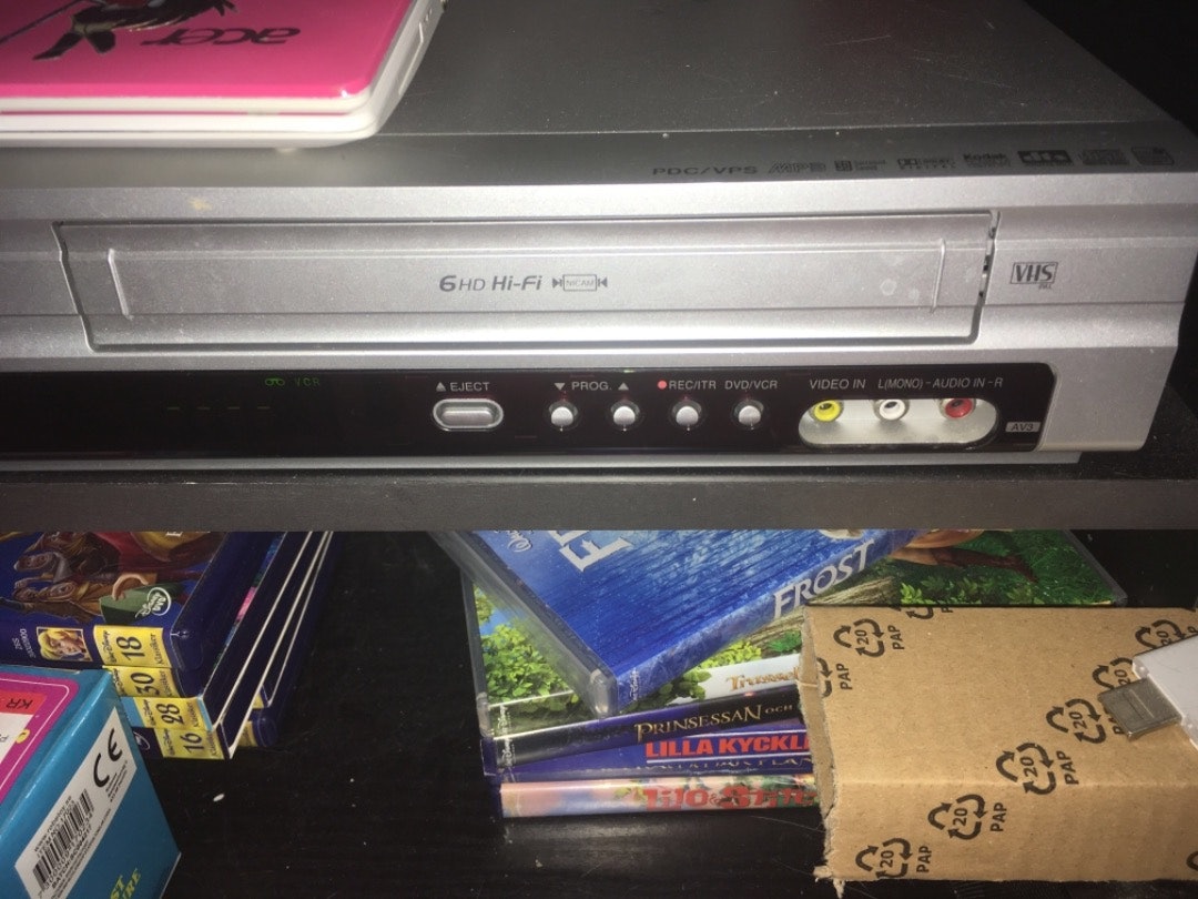 Hyr VHS och DvD spelare av Linda L i Bjuv