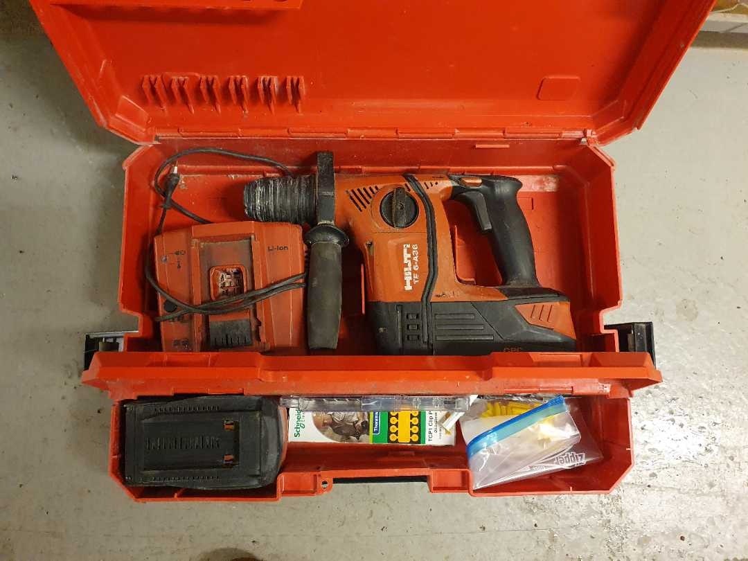 Hyr Hilti slagborrmaskin TE 104 av Jim Petrus G i Tuve-Säve, Göteborg