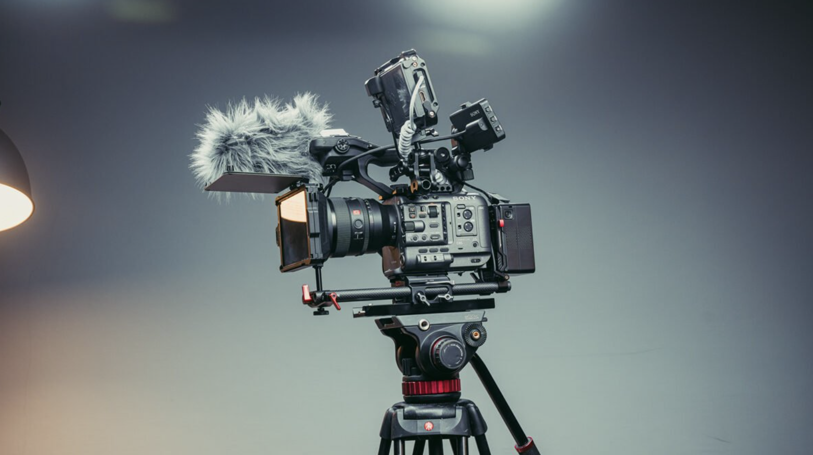 Rent Sony FX6 + 2 Vmount + V plate + 320gb cf express card from ...