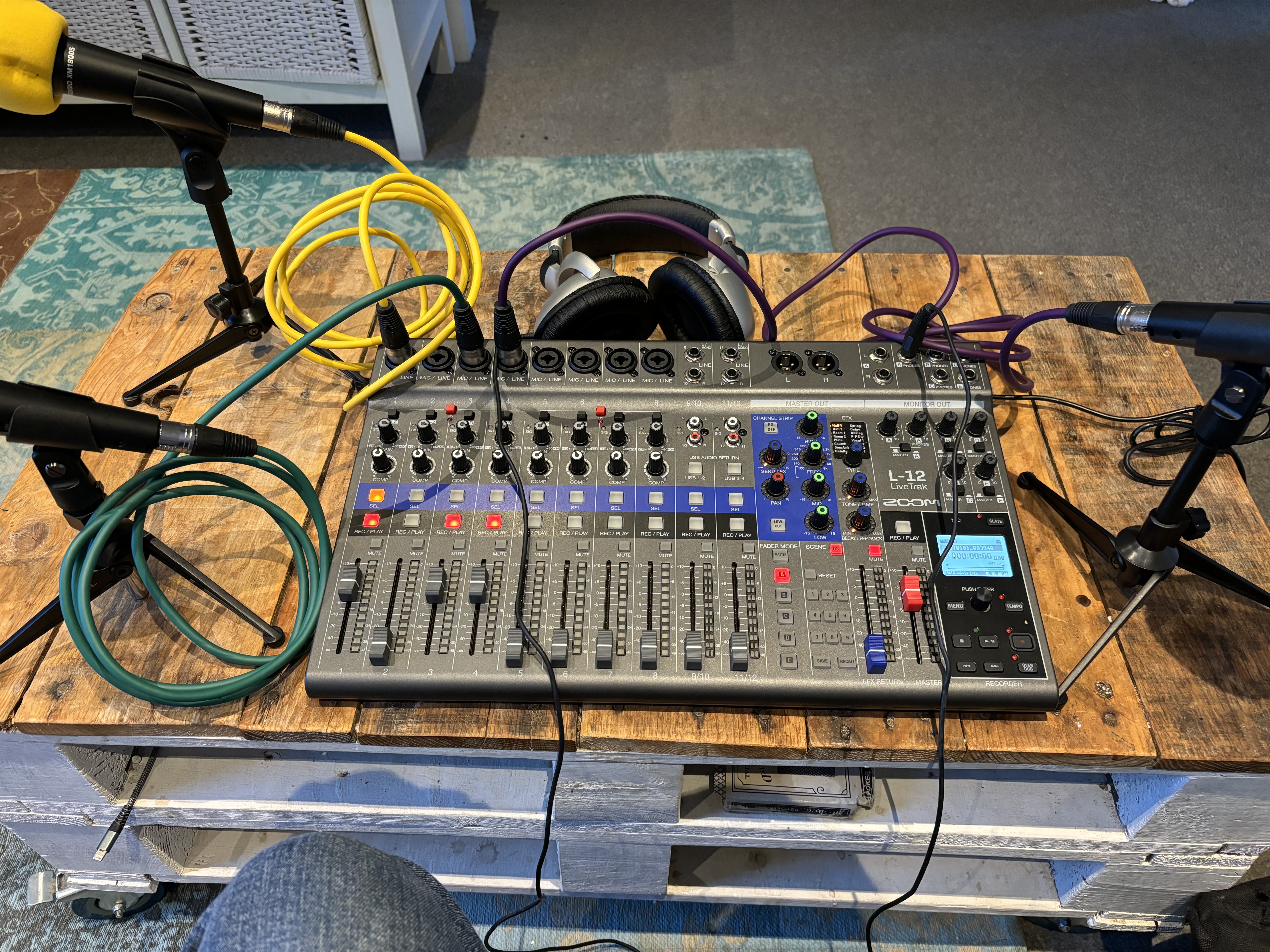 Rent Complete podcast kit from Nick , Brockley, Lewisham for £43 - 80/day