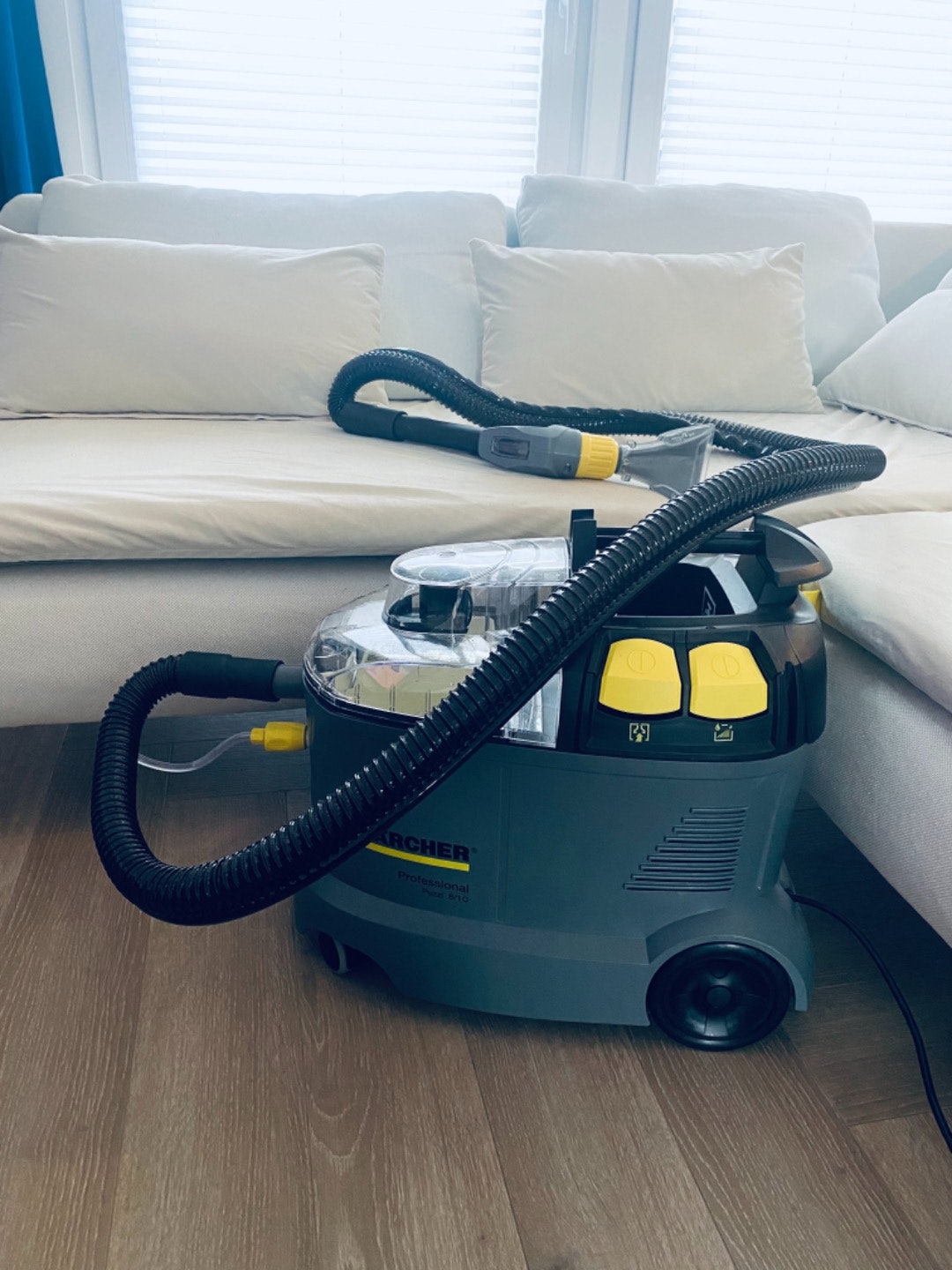 Hyr Kärcher puzzi 8/11 textilvårdsmaskin av Justyna Joanna M i Bromölla