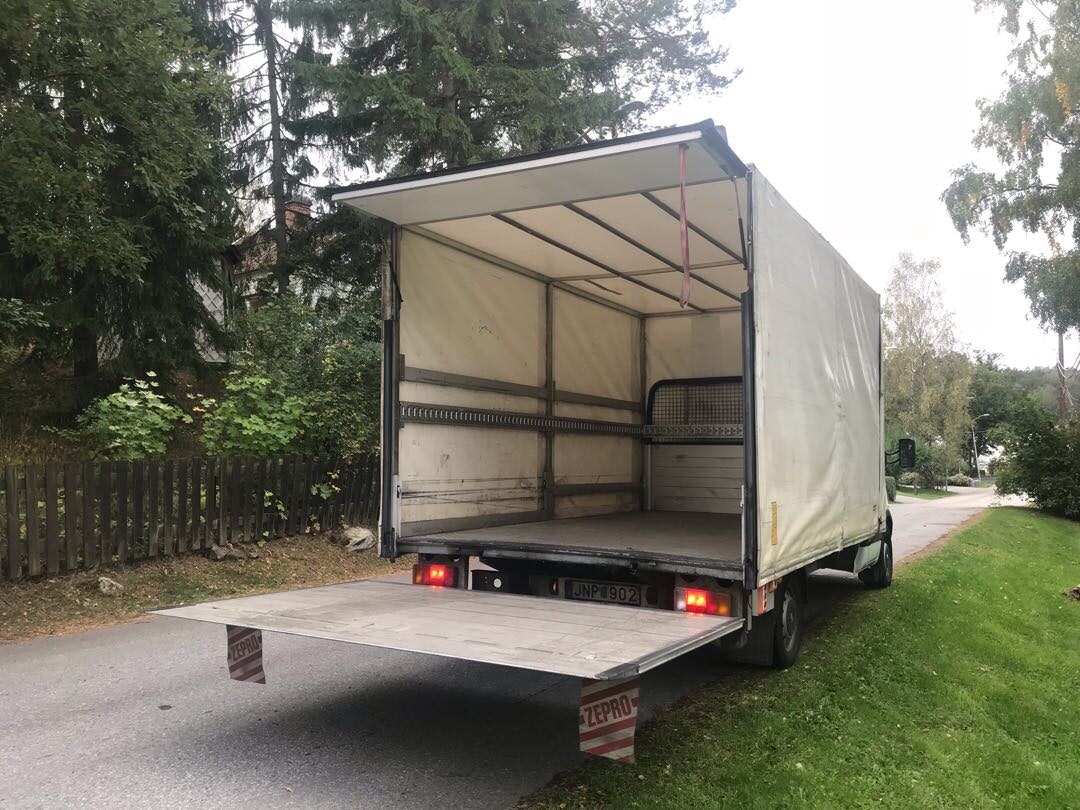 Hyr Lätt lastbil med lyft, 18 kbm, B-kort av Andreas Dagobert L i Årsta ...