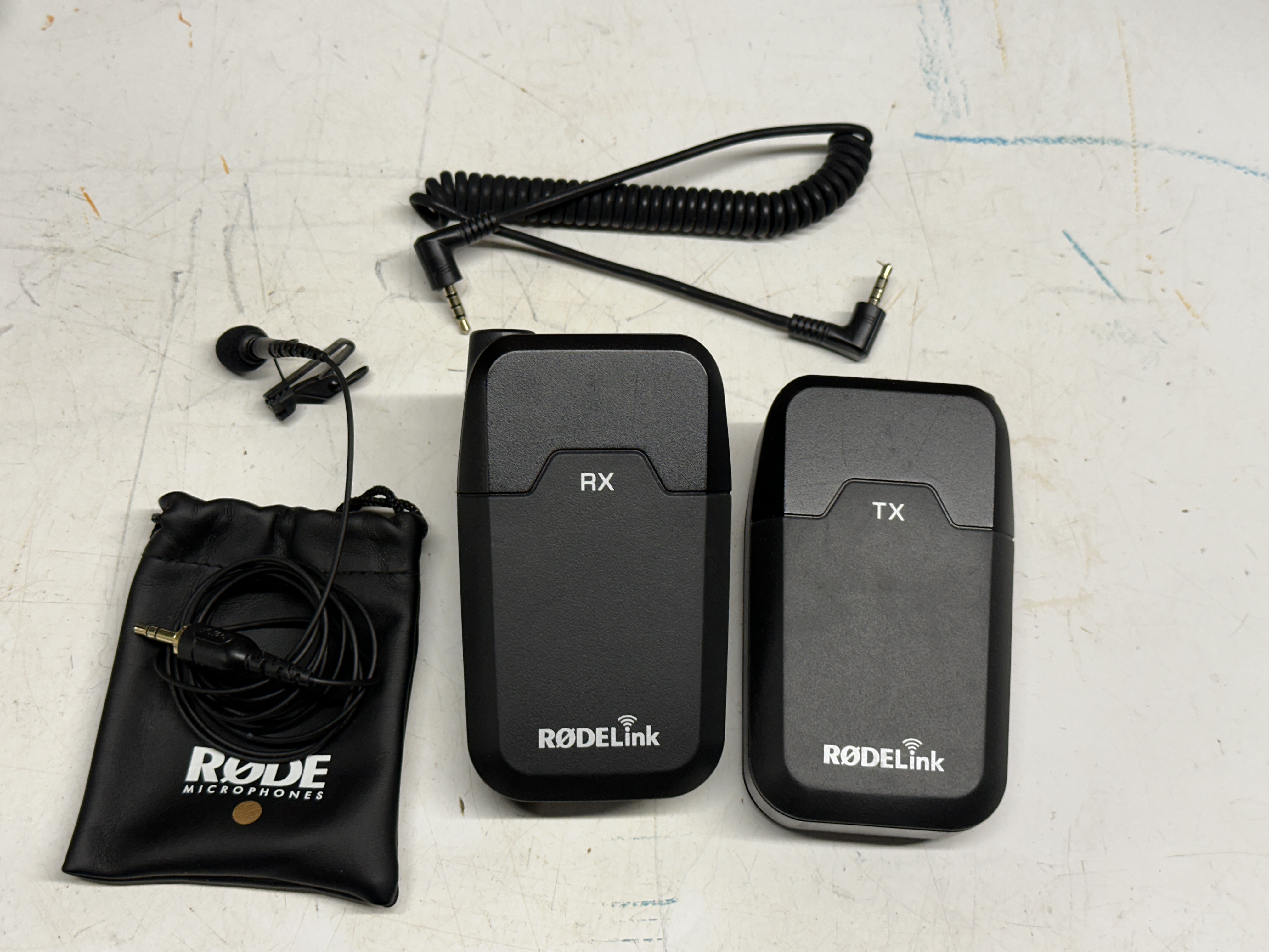 Rent RØDELink Filmmaker Kit wireless Rode lapel microphone set receiver ...